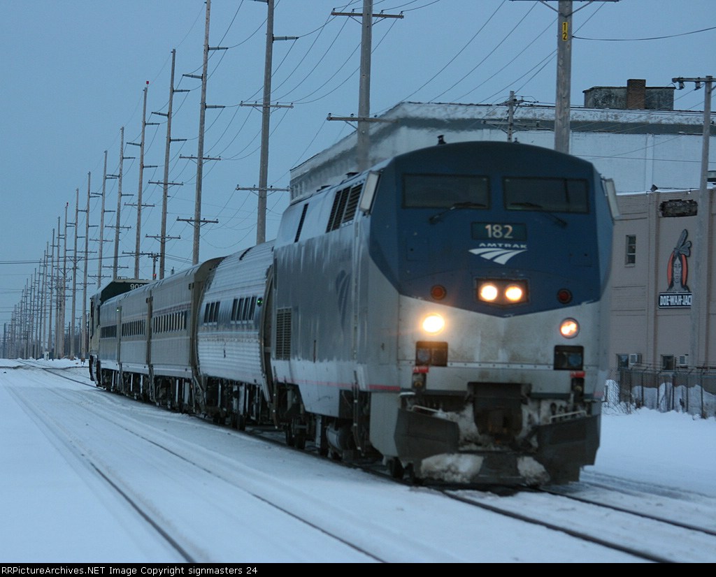 Amtrak 353 runs through Dowagiac